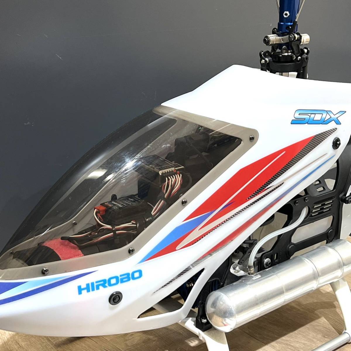 1円スタート 動作良好 HIROBO ヒロボー ラジコンヘリコプター SDX 機体本体 CGY750搭載 整備点検済み 改良品 エンジン ...