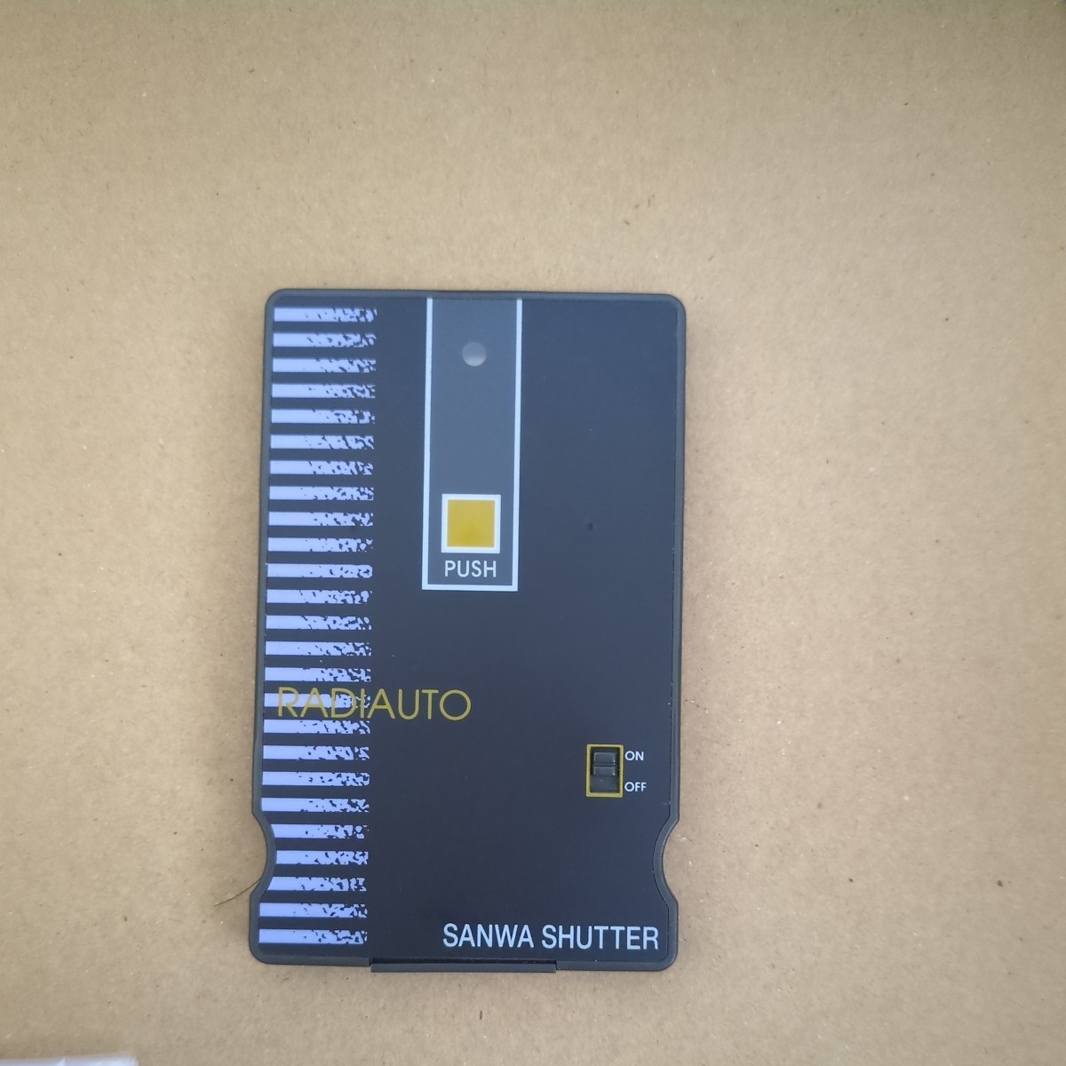 RAX-112 三和シャッター サンワ ガレージ リモコン 送信機 ラジオート 1112(シャッター)｜売買されたオークション情報、yahooの商品情報をアーカイブ公開 - オークファン ...