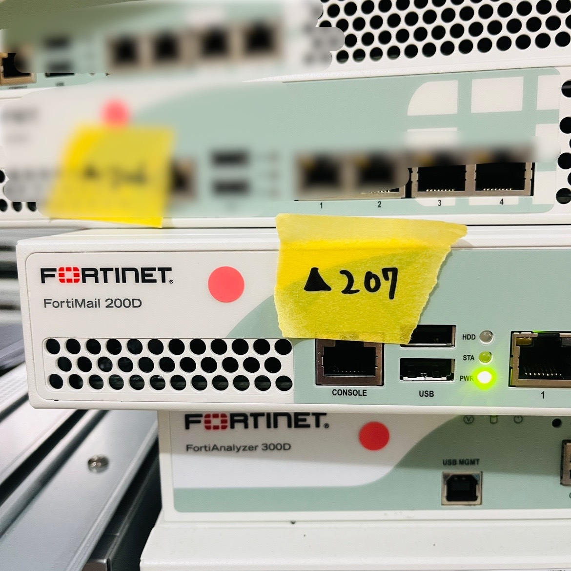 207 通電OK Fortinet FML-200D FortiMail 200D メール セキュリティ アンチスパム ブロック 保護 ウイルス検知 機器 フォーティネット(ネットワーク ...