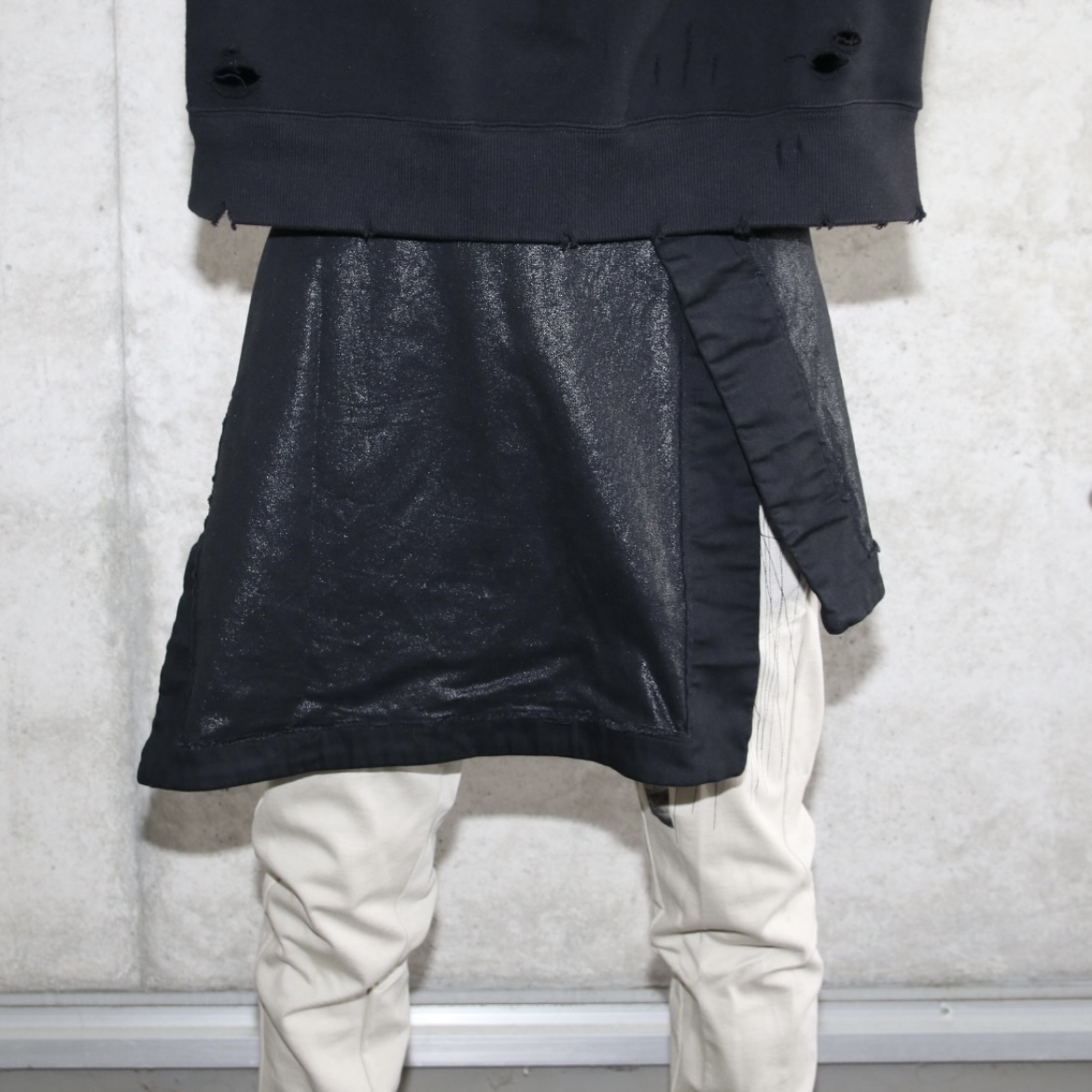 23SS定価37400円 JULIUS ユリウス コーティング デニム スカート パンツ 黒 1/ rickowens drkshdw Yohji Yamamoto Y-3 GUIDI(男性用 ...