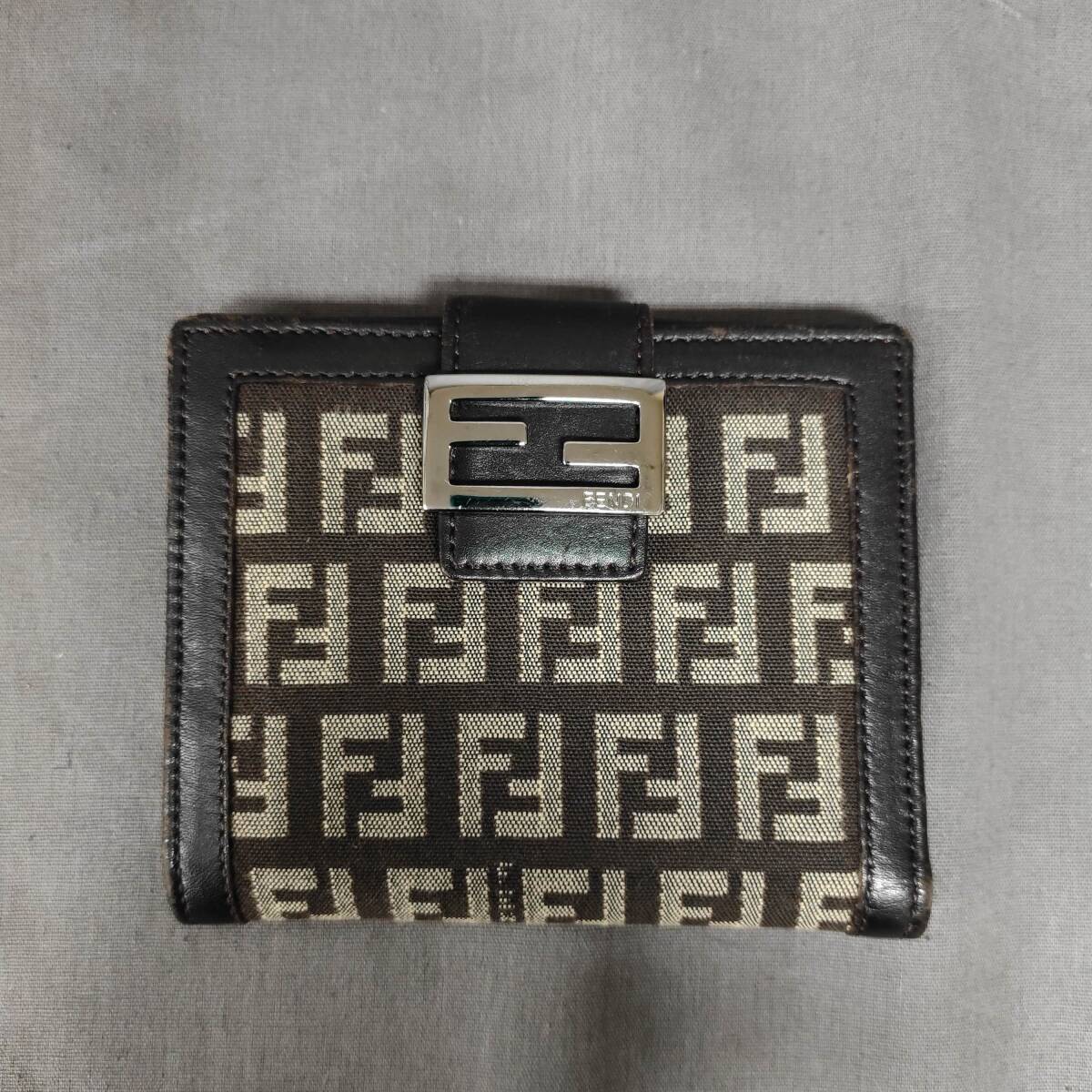 060808 271775 FENDI フェンディ 財布 二つ折り財布 コインケース付き ズッカ柄 シルバー系カラー金具 ウオレット(女性用 ...