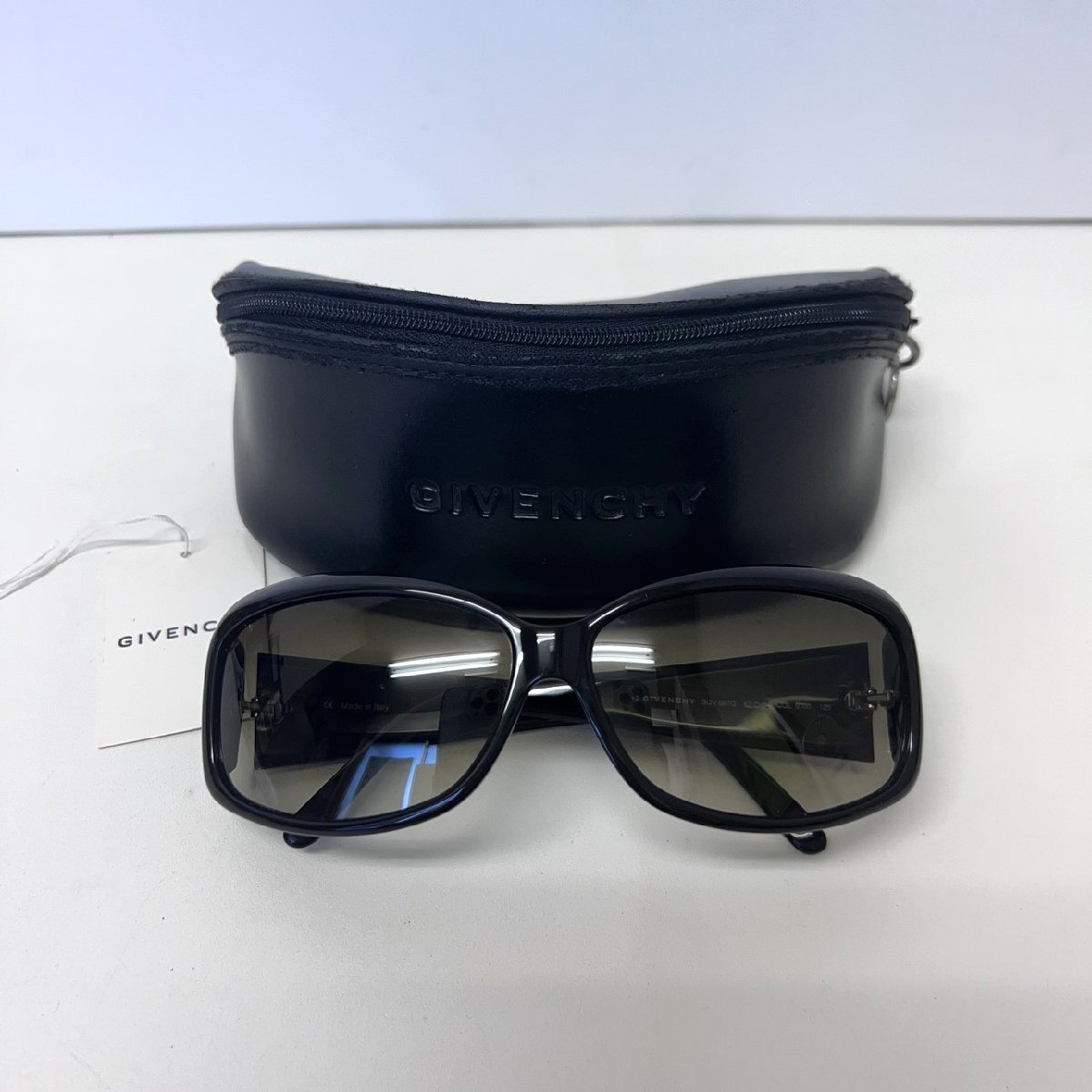 86 1円 GIVENCHY ジバンシイ サングラス SGV667G 62 13 COL.0700 125 ブラック系 グラデーションレンズ 品 ケース付き(セル、プラスチックフレーム)｜売買 ...