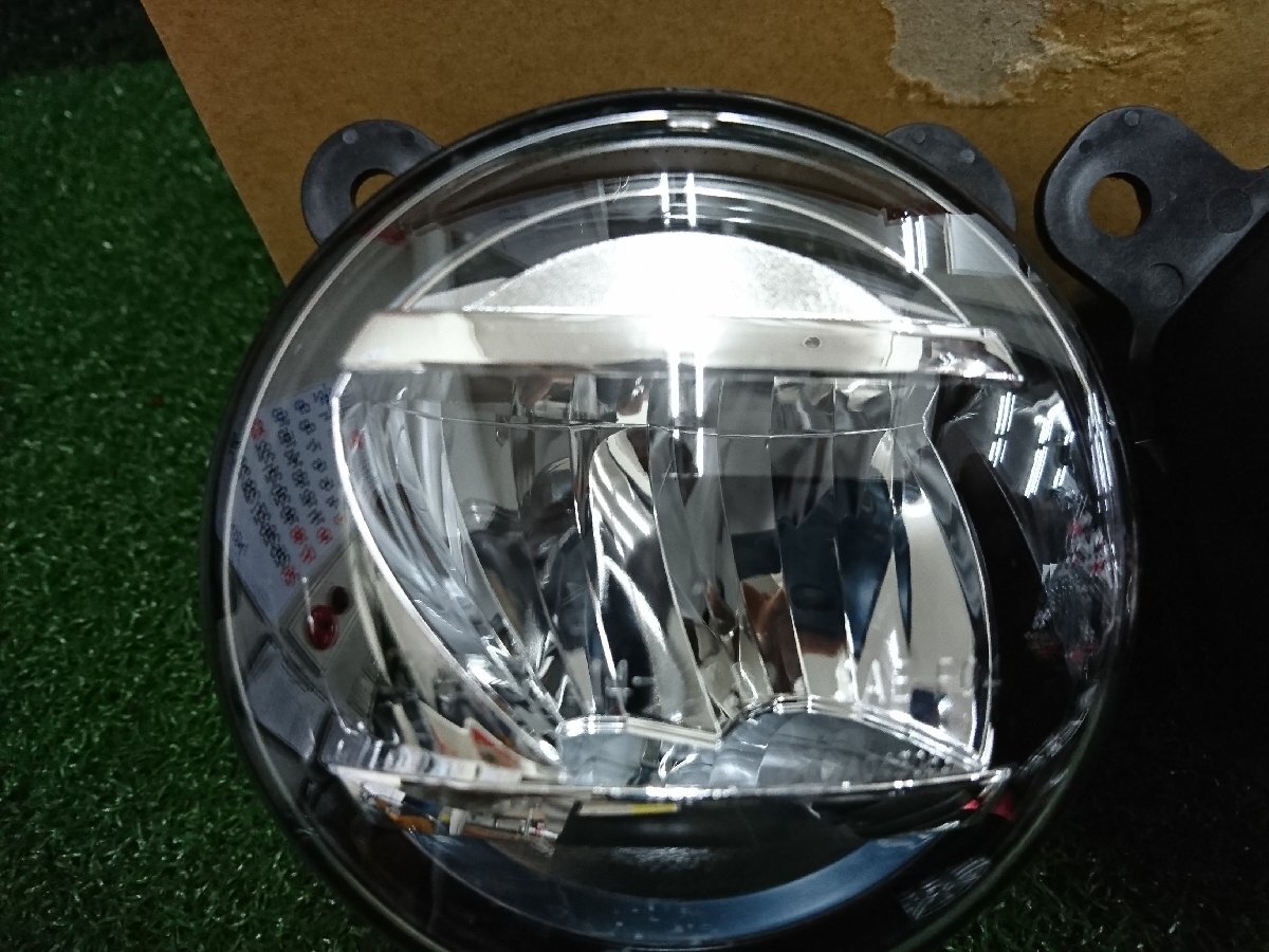 新車外し品 SUBARU スバル 純正 LEDフォグランプ VNH レヴォーグ STiR H4517VC100 左右セット WRX S4 VB ...