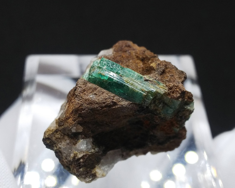 エメラルド 母岩付き 結晶 原石 標本 約40ct アフガニスタン産 3A(原石)｜売買されたオークション情報、yahooの商品情報をアーカイブ公開 - オークファン（aucfan.com）