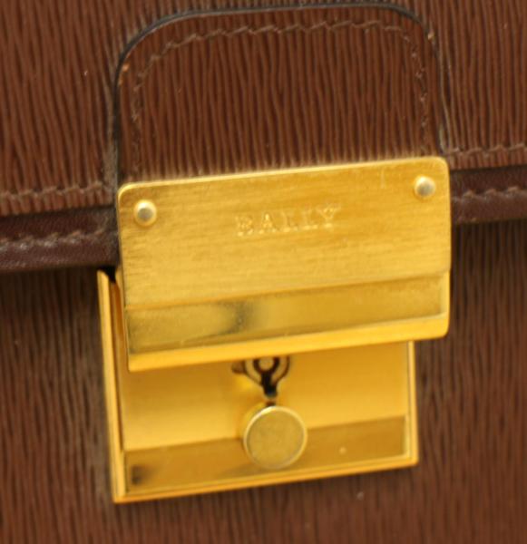 BALLY ビジネスバッグ ブラウン 激安 お買得品(かばん、バッグ)｜売買されたオークション情報、yahooの商品情報をアーカイブ公開 - オークファン（aucfan.com）