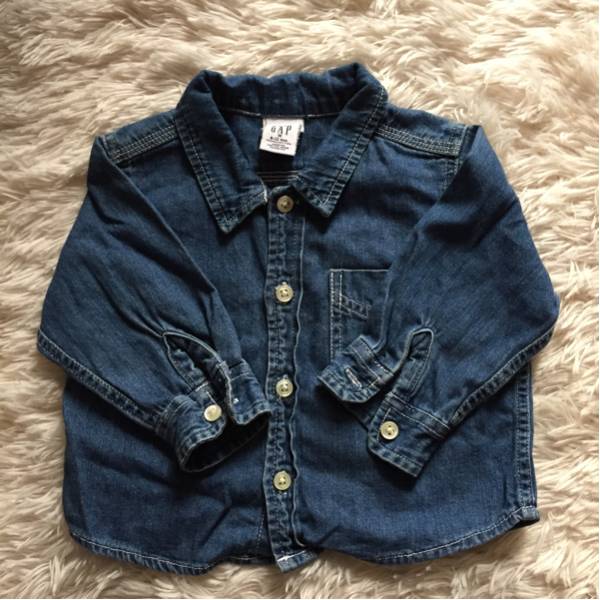 GAPベビー デニムシャツ 70 80(長袖シャツ)｜売買されたオークション情報、yahooの商品情報をアーカイブ公開 - オークファン（aucfan.com）