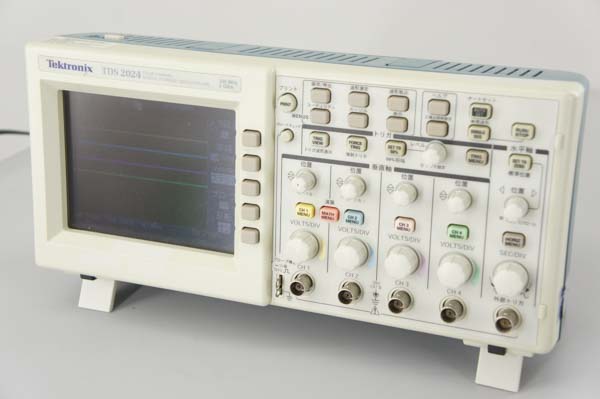 DW Tektronix TDS2024 FOUR CHANNEL DIGITAL STOREGE OSCILLOSCOPE 200MHz ...