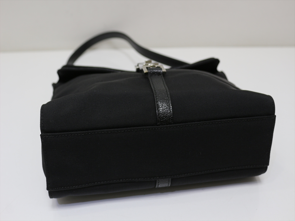 正規 グッチ GUCCI ショルダーバッグ ハンドバック 黒 q409(その他)｜売買されたオークション情報、yahooの商品情報をアーカイブ公開 - オークファン（aucfan.com）