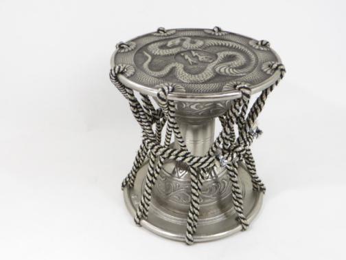 鉄製 桶胴太鼓型 置物 蛇福寿彫刻 約2.2kg 飾り物 S03-0322(その他)｜売買されたオークション情報、yahooの商品情報をアーカイブ公開 - オークファン（aucfan.com）