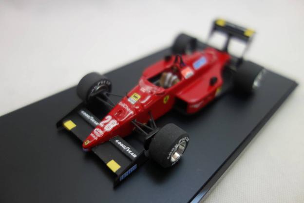 1/43 タメオ 完成品 フェラーリ F187 #28 ベルガー tameo ミニカー 車(レーシングカー)｜売買されたオークション情報 ...