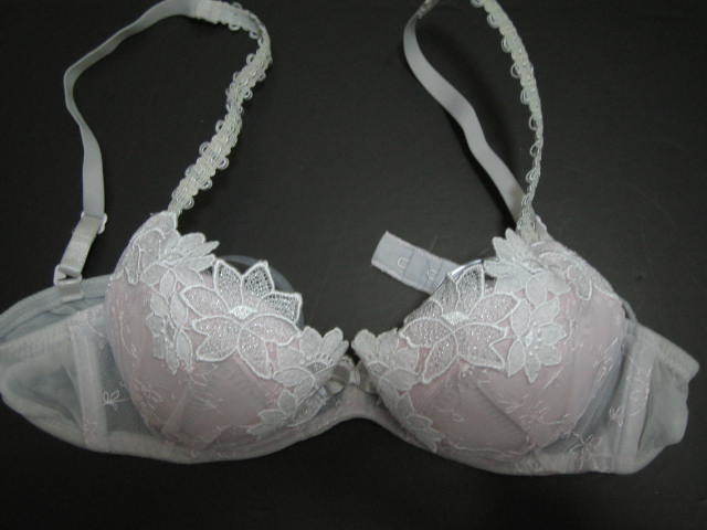 29 トリンプピンク ホワイトラメレースブラジャーB70(70)｜売買されたオークション情報、yahooの商品情報をアーカイブ公開 - オークファン（aucfan.com）