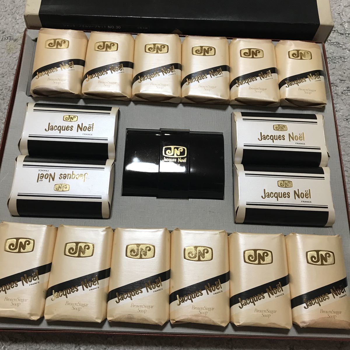石鹸セット/Jacques Noel フランス/ジャック ノエルソープセット/黒砂糖石鹸12個/ミルク入り石鹸4個/クロバーエレガンスソープ1個(セット)｜売買されたオークション情報 ...