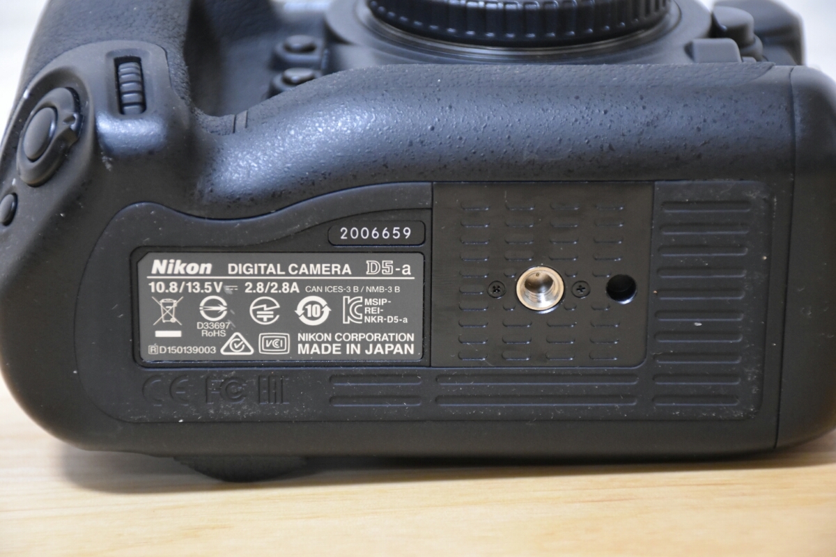 1円 Nikon D5 ボディ 付属品多数 ニコン(ニコン)｜売買されたオークション情報、yahooの商品情報をアーカイブ公開 - オークファン（aucfan.com）