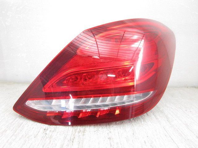 LED点灯確認済 取付部破損無し ベンツ Cクラス W205 前期 純正 右 LED テール ライト ユニット A2059061457 ...