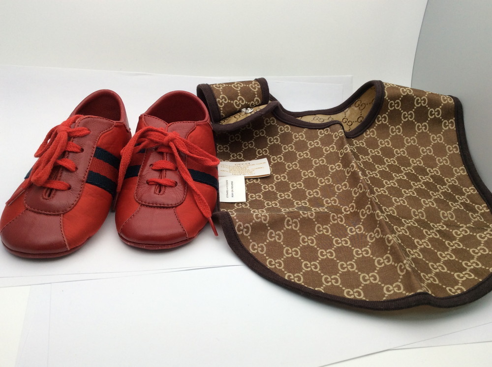 /GUCCI グッチ/ベビーシューズとスタイ ビブ よだれかけ /2点セット 3105/高林店(その他)｜売買されたオークション情報、yahooの商品情報をアーカイブ公開 - オークファン ...