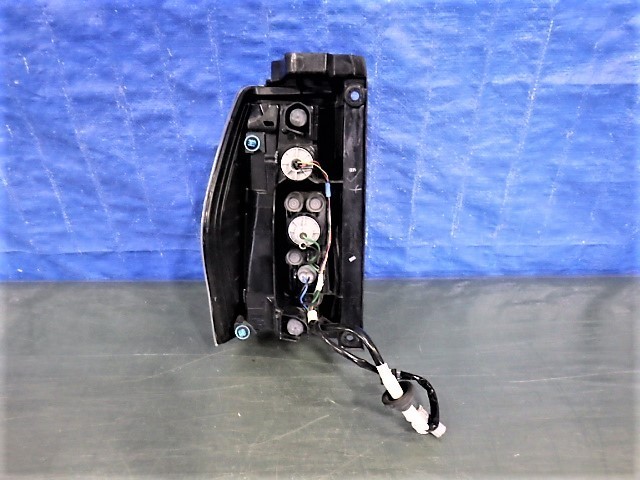 K1024 タントカスタム LA600S LA610S 後期 トップエディション 右テール 20516(テールライト)｜売買されたオークション ...