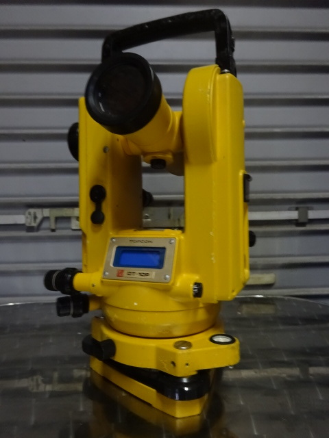 TOPCON ㈱トプコン セオドライト DT-10P トランシット オートレベル 品 未校正品 測量器 ジャンク品扱い ②(測量、角度計 ...