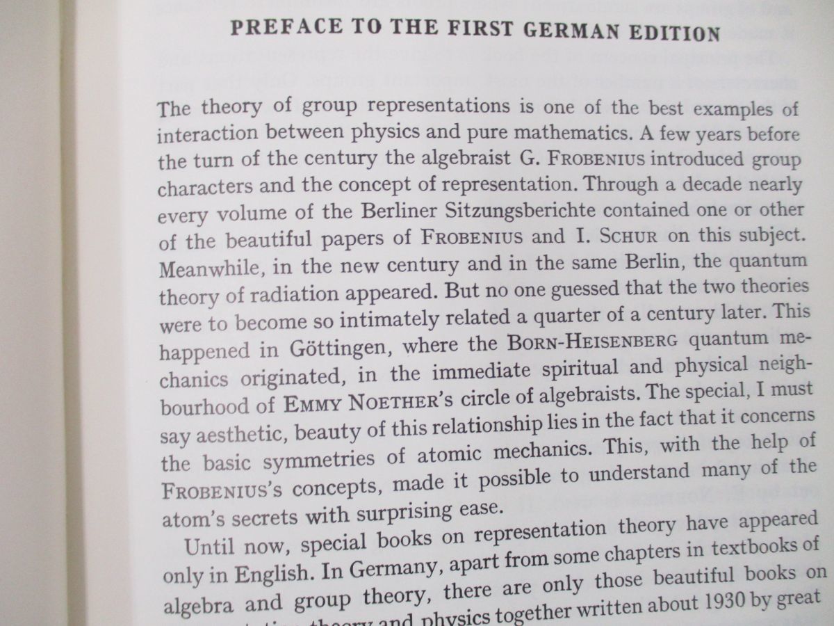 01 REPRESENTATIONS OF GROUPS with special consideration for the needs of modern physics/Hermann ...